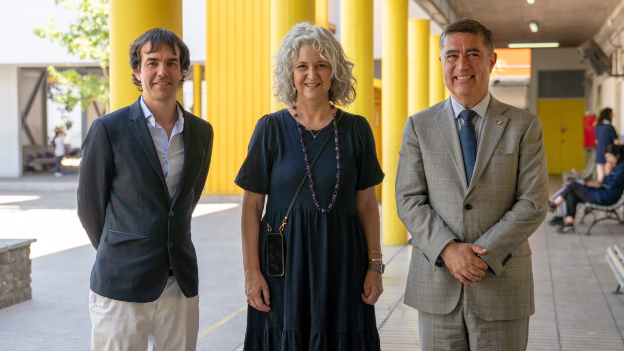 Alcalde Mario Desbordes visita el Colegio Francisco Arriarán para ...